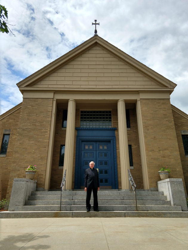 Long-time pastor stepping down | News, Sports, Jobs - The Nashua Telegraph